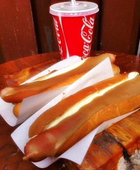 Europe’s best hot dogs are in Reykjavik, Iceland: Bæjarins Beztu Pylsur ...